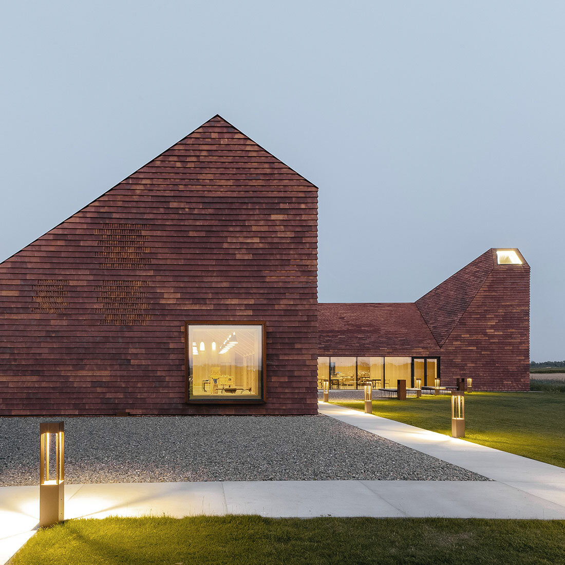 Norwegian architecture enriches Danish wheatfield landscape | DOGA